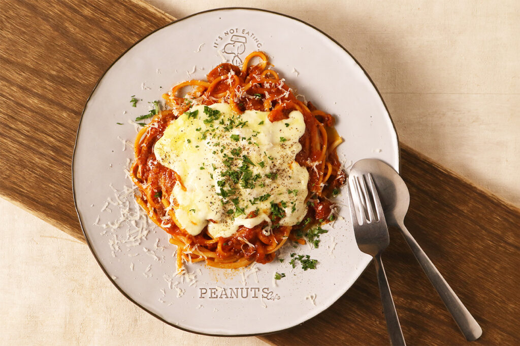 「PEANUTS Cafe スヌーピーミュージアム(南町田)」にて、スヌーピーミュージアムの企画展をテーマにした連動メニューが登場！ - PEANUTS Cafe / ピーナッツ カフェ ...